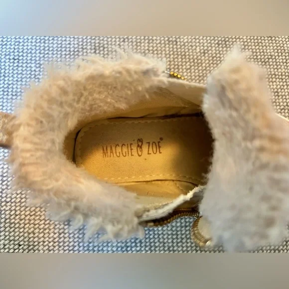 Take A Look About Maggie And Zoe Shoesfeed
